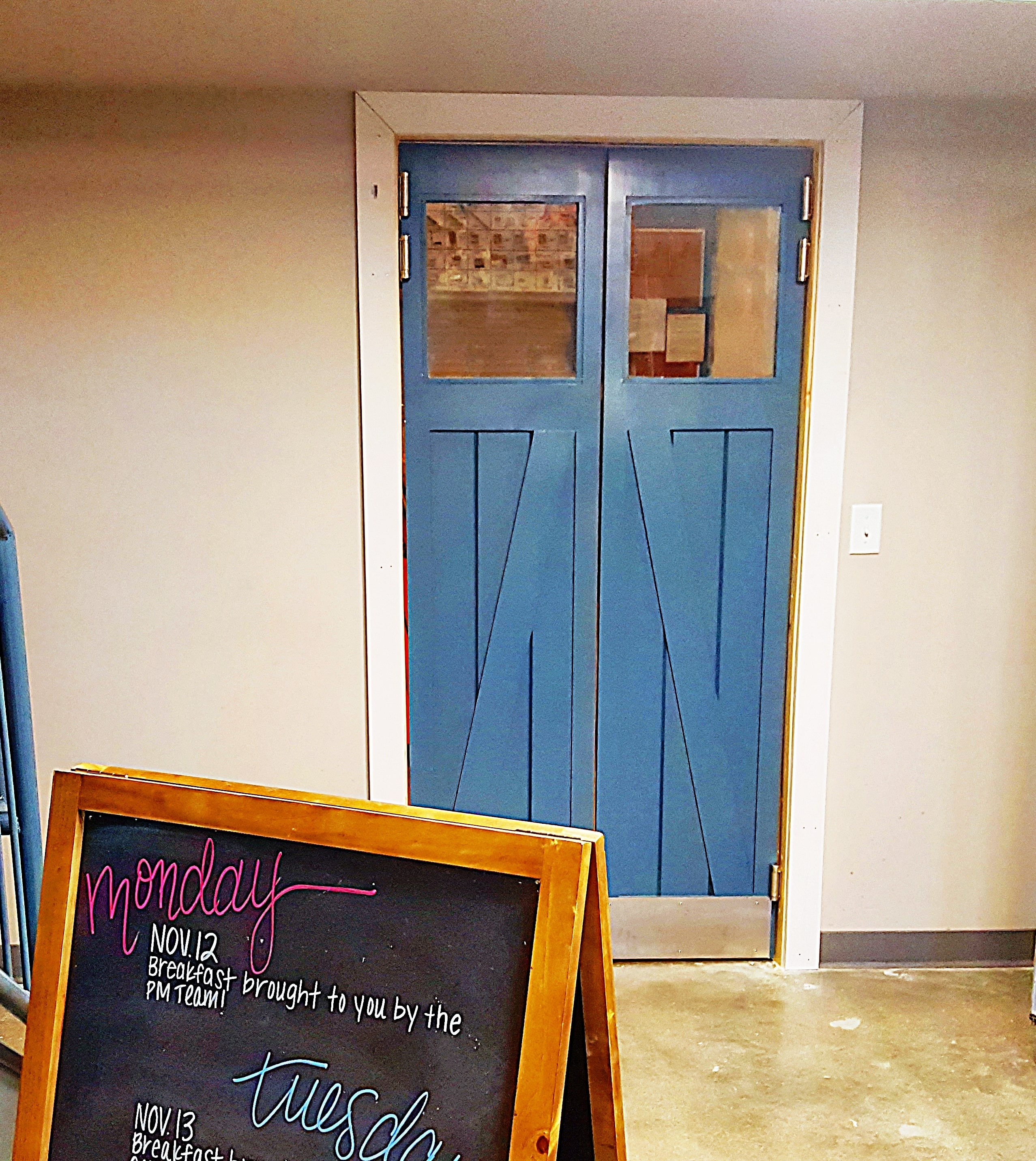 An Official Guide to the Interior Barn Doors for Your Home - Swinging ... An Official Guide to the Interior Barn Doors for Your Home - Swinging ...